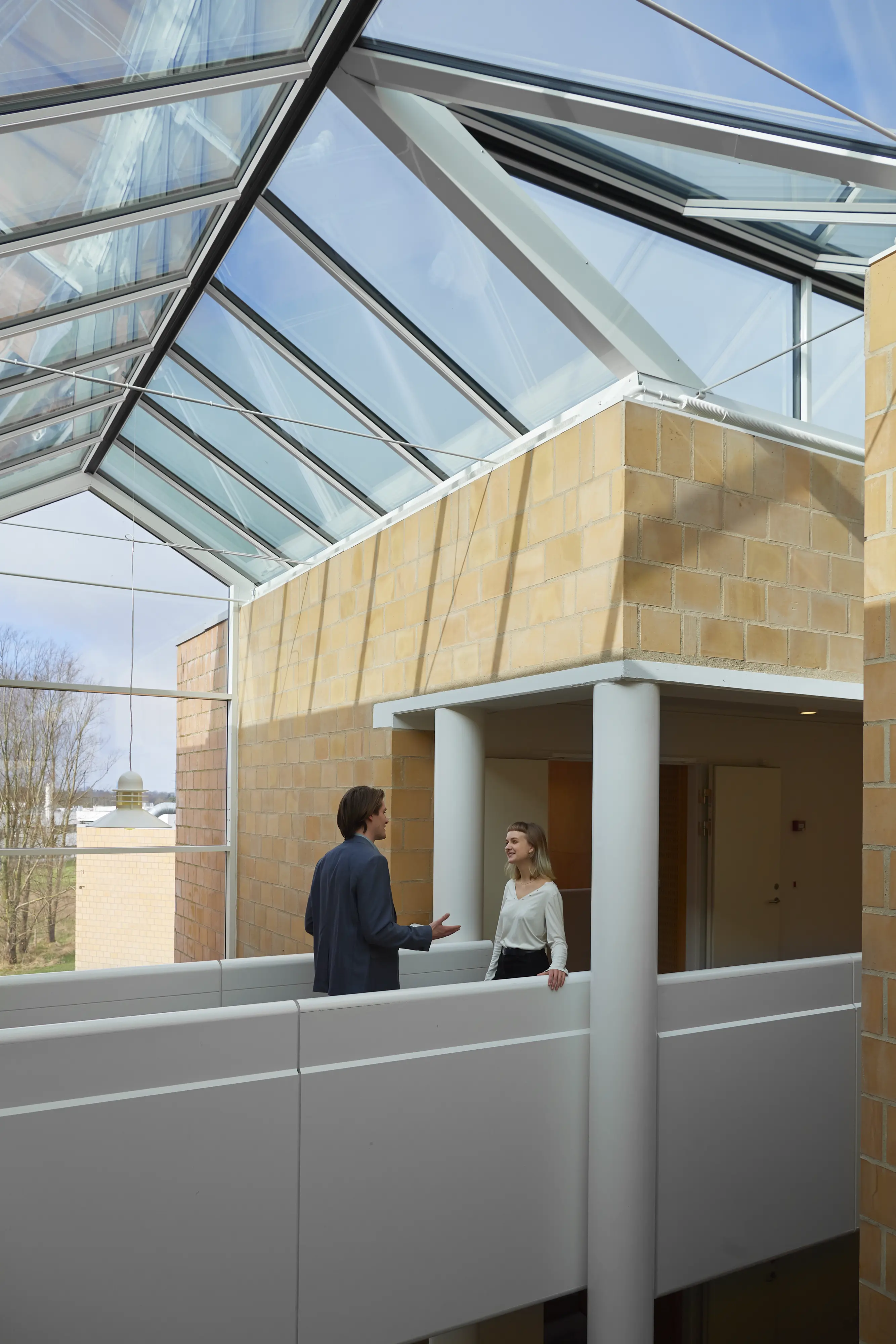 Dagslys- og ventilationsløsninger til kommercielle bygninger